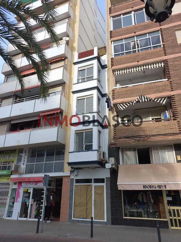 Edificio de 4 alturas en Andrés Piles - Venta de Casa en Cullera